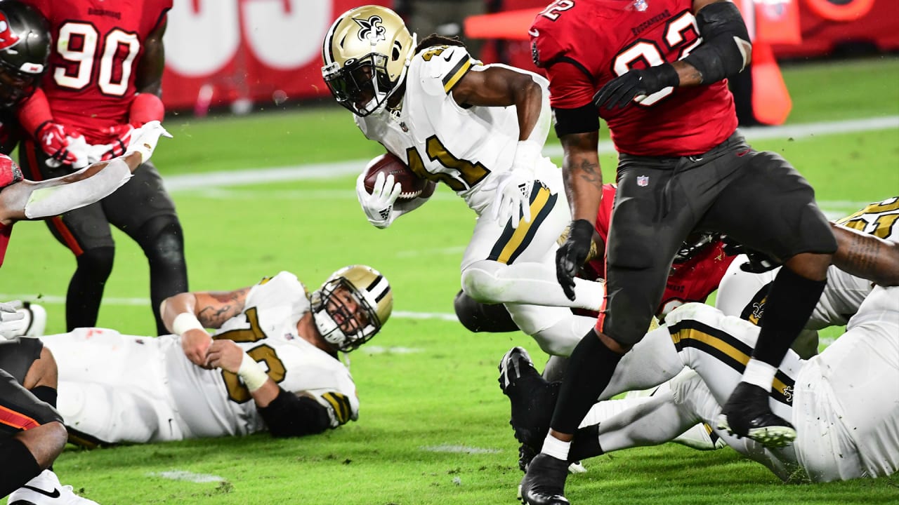Alvin Kamara rushes for a 1-yard touchdown | Saints-Bucs Highlights