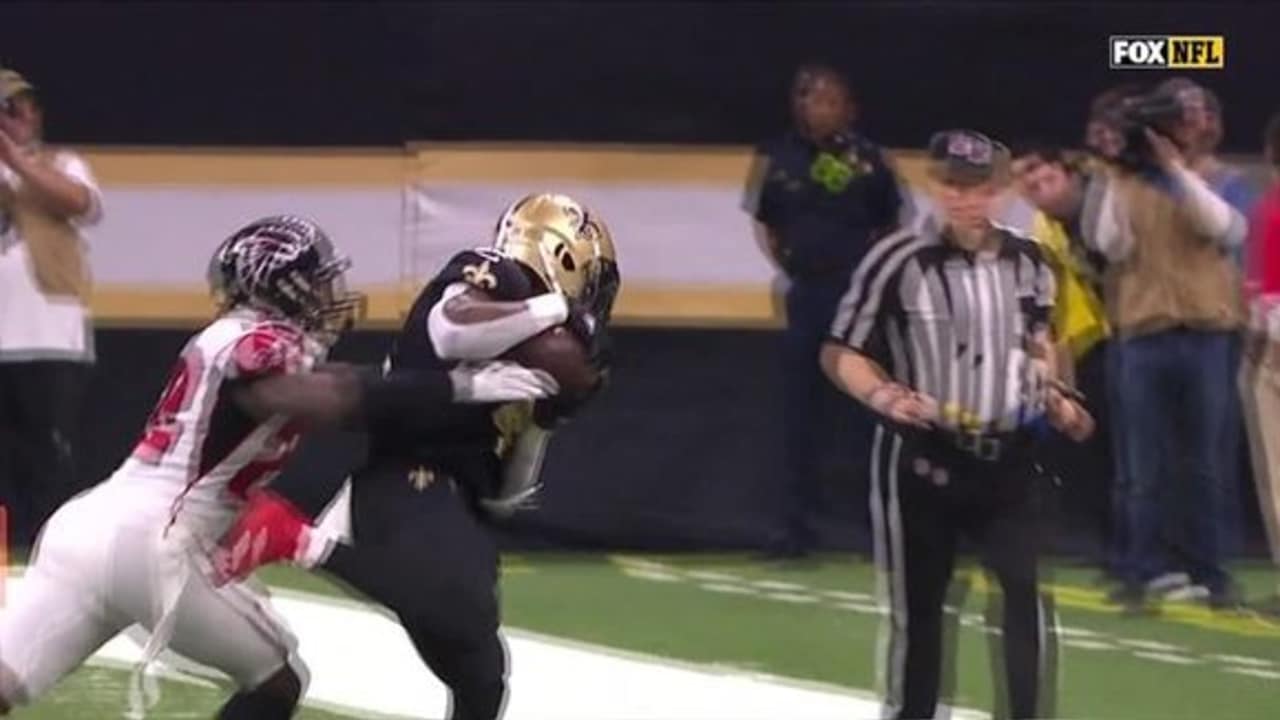 Drew Brees finds Alvin Kamara for 25 yards on back shoulder throw