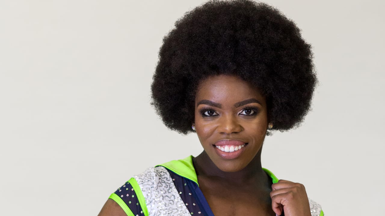 Seahawks Dancers Bio - Della