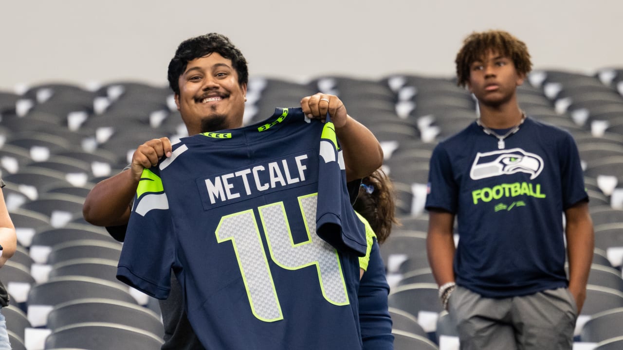 PHOTOS: 12s Take Their Fandom To Dallas For Preseason Week 3