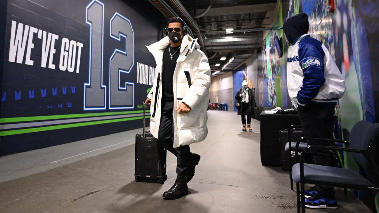 PHOTOS: Arriving For Seahawks vs. Bears