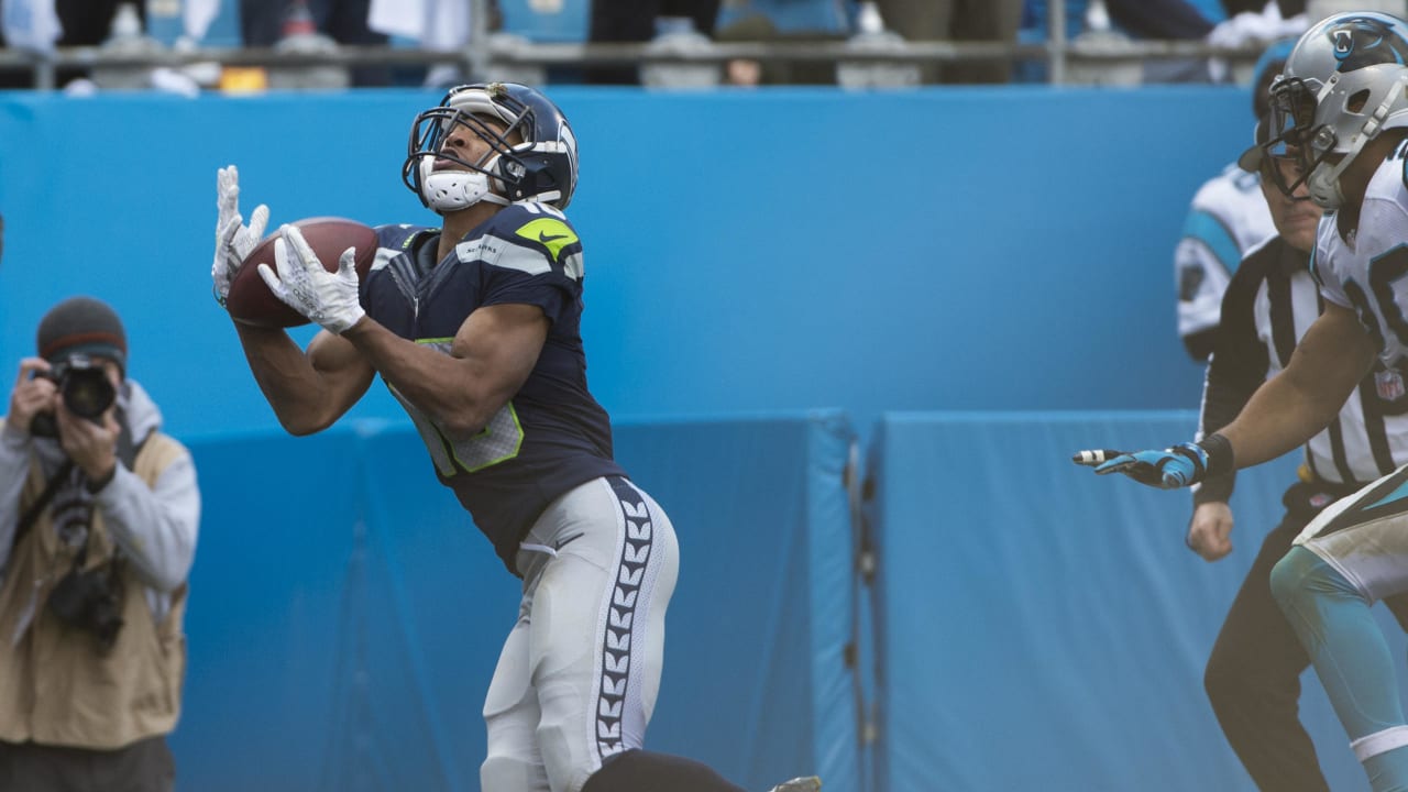 Russell Wilson Hits Tyler Lockett For 33-Yard Touchdown