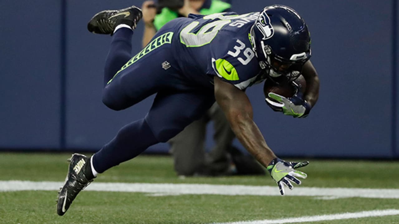 Mike Davis Flips Into End Zone For 22-Yard Touchdown