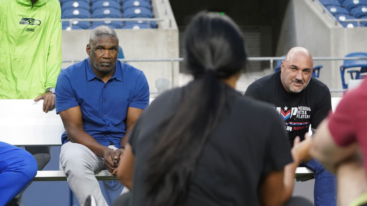 PHOTOS: Seahawks Host Military Huddle & Workout