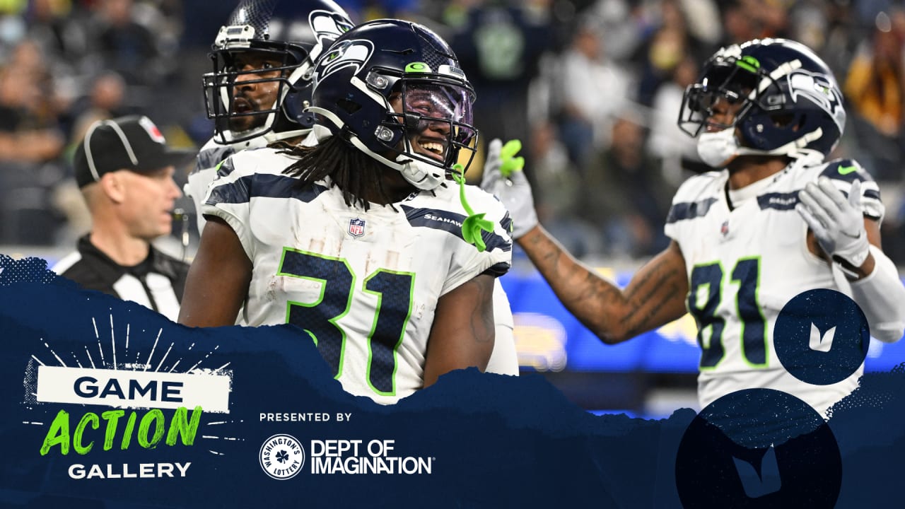 PHOTOS: Game Action - Seahawks At Rams