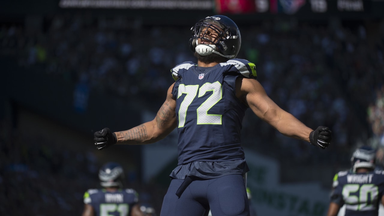 Seahawks Defensive End Michael Bennett Signs Multi-Year Contract Extension Seahawks Defensive End Michael Bennett Signs Multi-Year Contract Extension