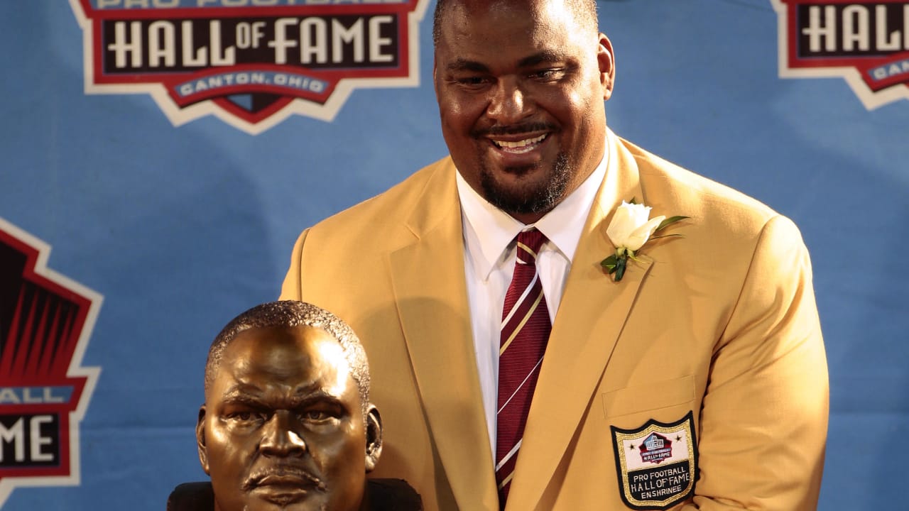 On This Date: Walter Jones Elected To Pro Football Hall of Fame