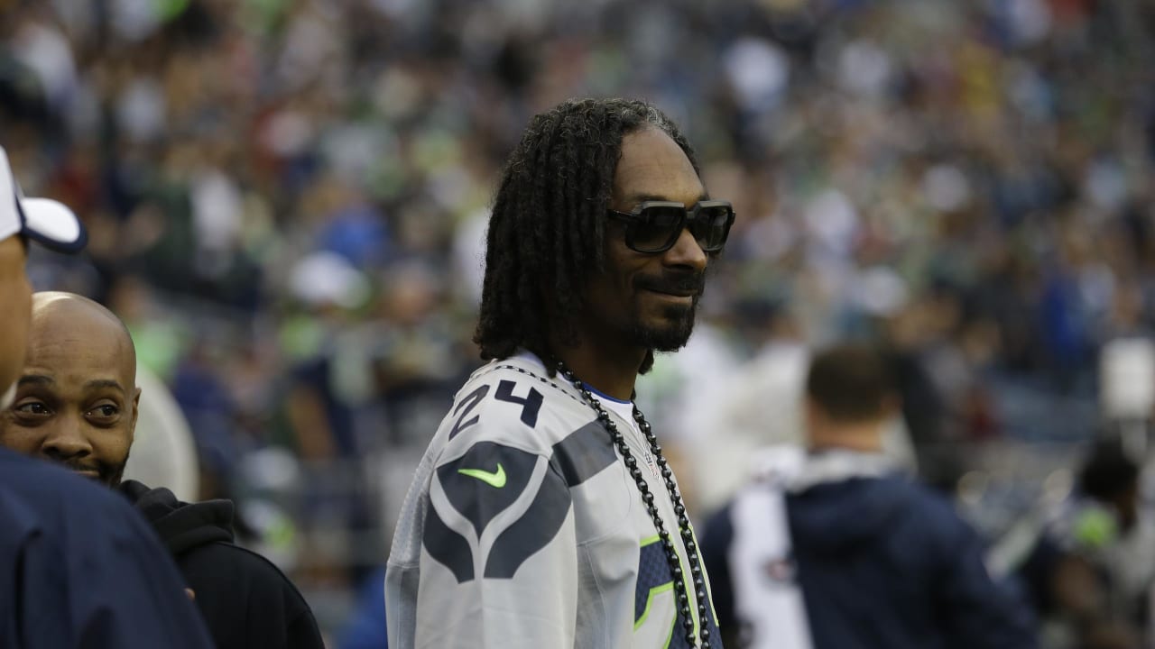 Photo Gallery - Seahawks vs Raiders: Snoop Pays A Visit