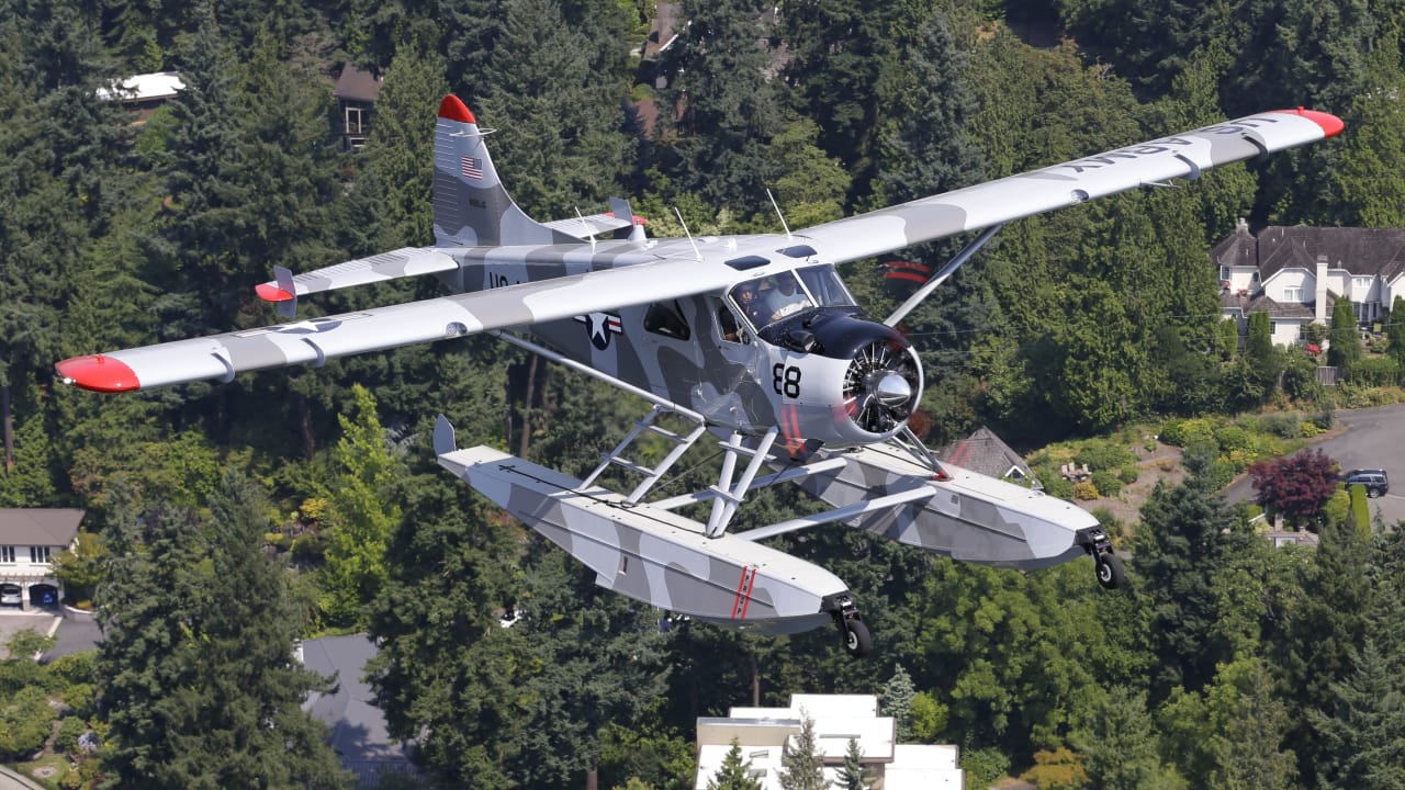 Seahawks Tight End Jimmy Graham Flies With Stunt Pilot Sean D. Tucker