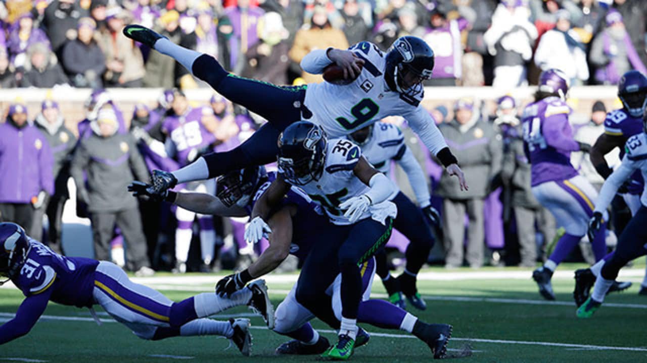 Jon Ryan Lands Hard on His Face After Seahawks Botch Punt Against Vikings