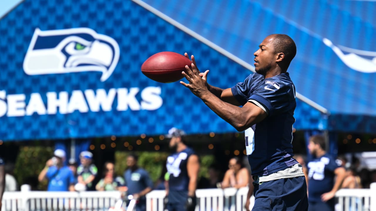 PHOTOS: Team Walks Through Plays After Mock Game