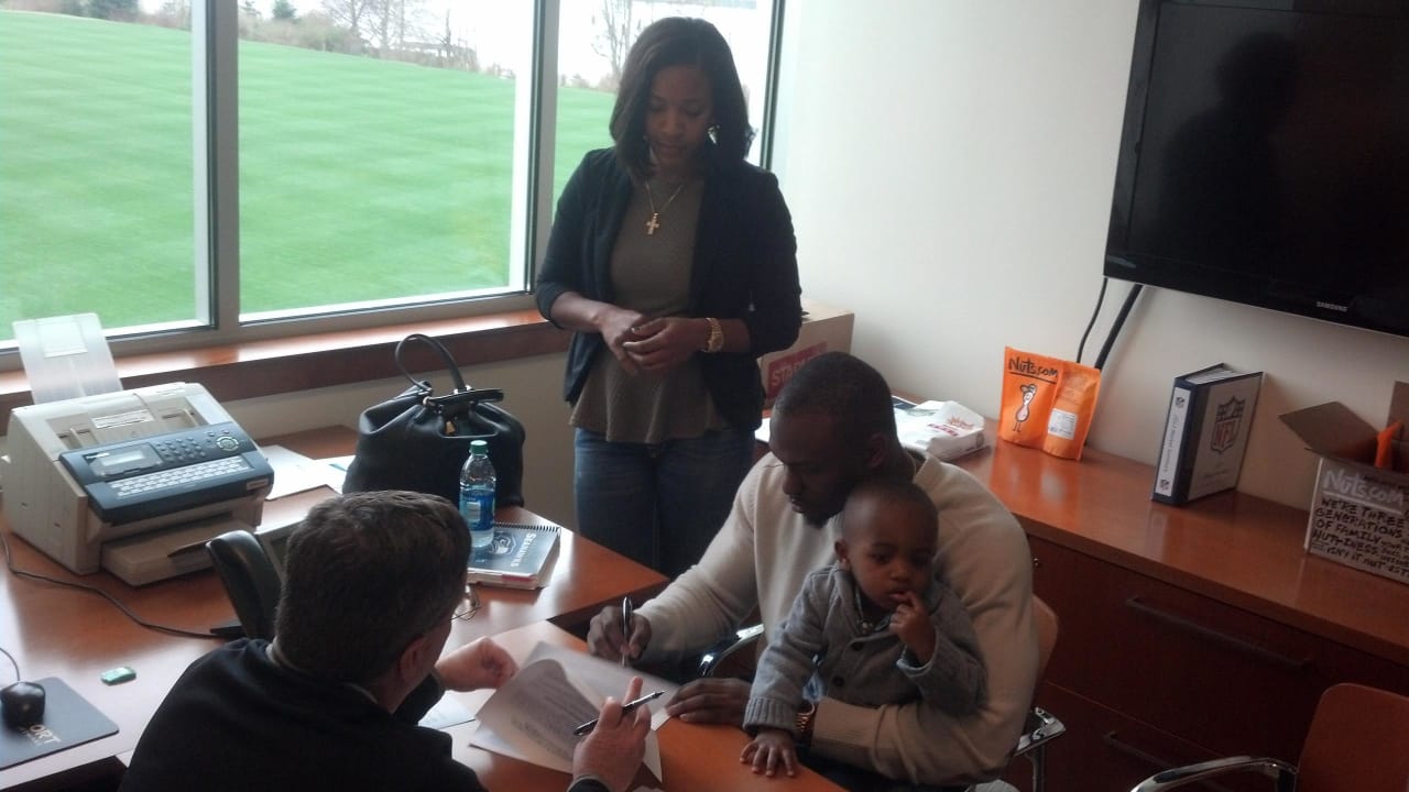 Photo Gallery: Cliff Avril