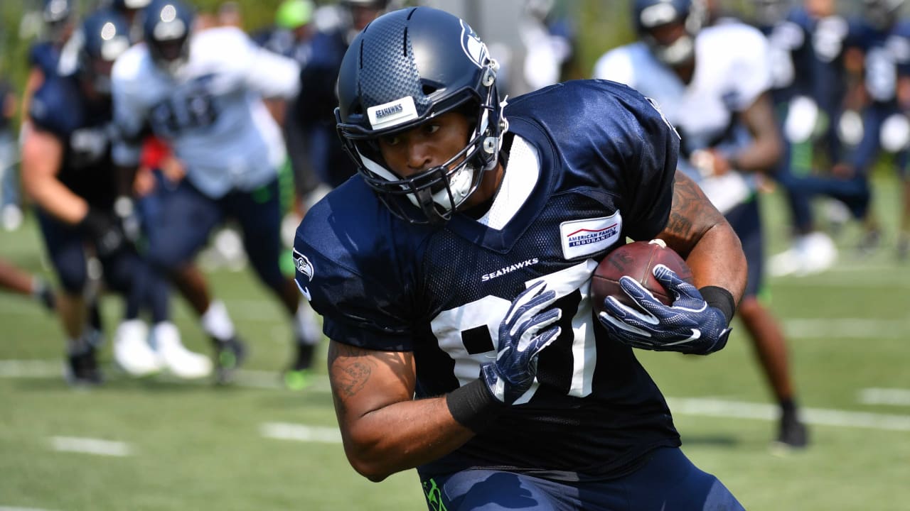 Seahawks Sign TE Je’Ron Hamm & DT Joey Ivie