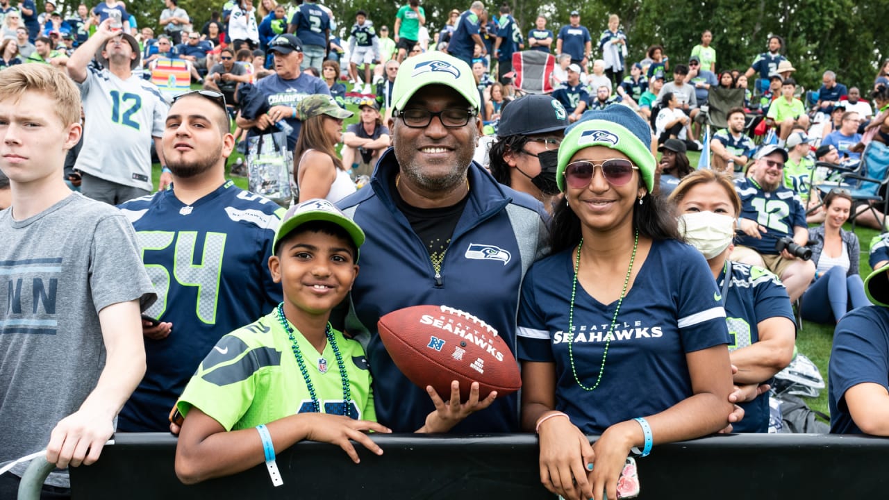 PHOTOS: Fans At Seahawks Training Camp - July 31