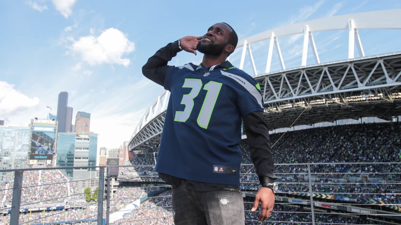 12 Flag Raiser - Kam Chancellor Interview