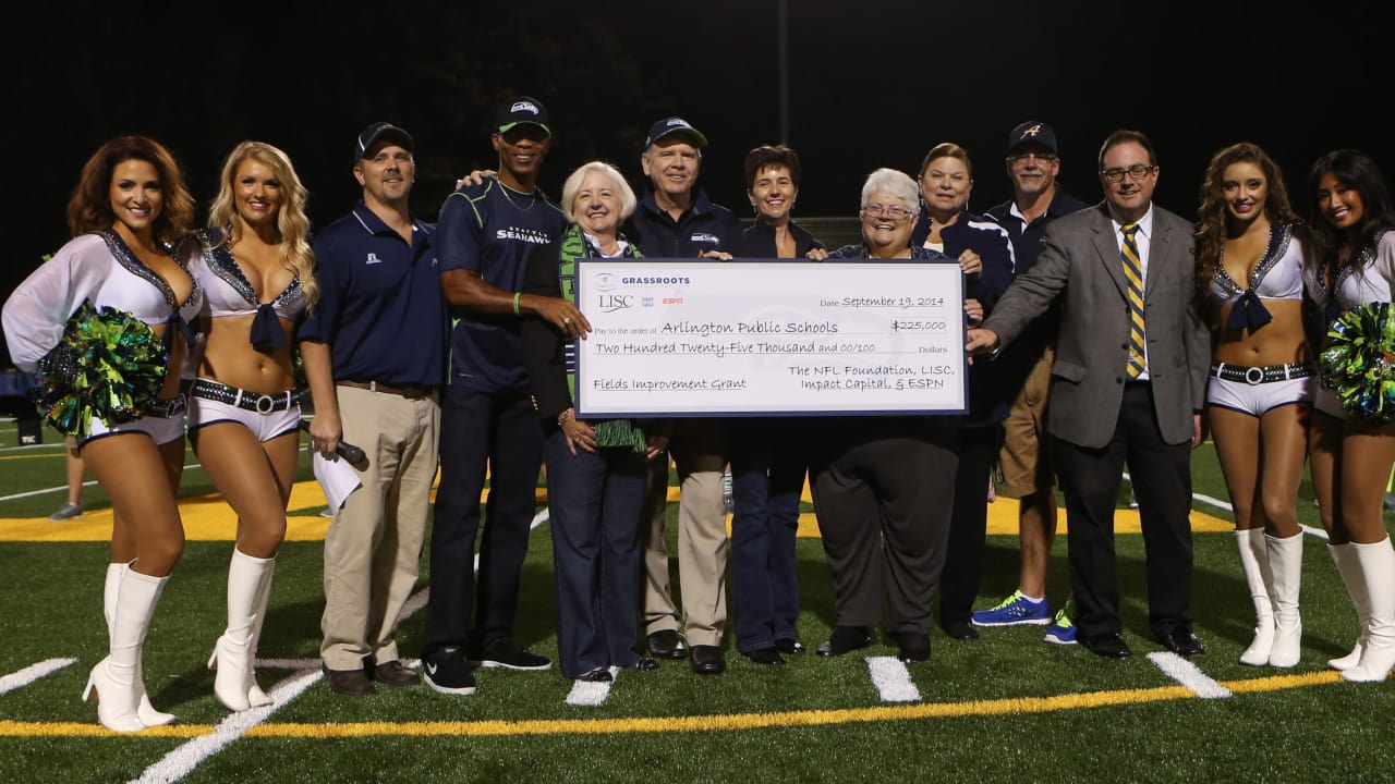 Photo Gallery - Arlington High receives LISC grant