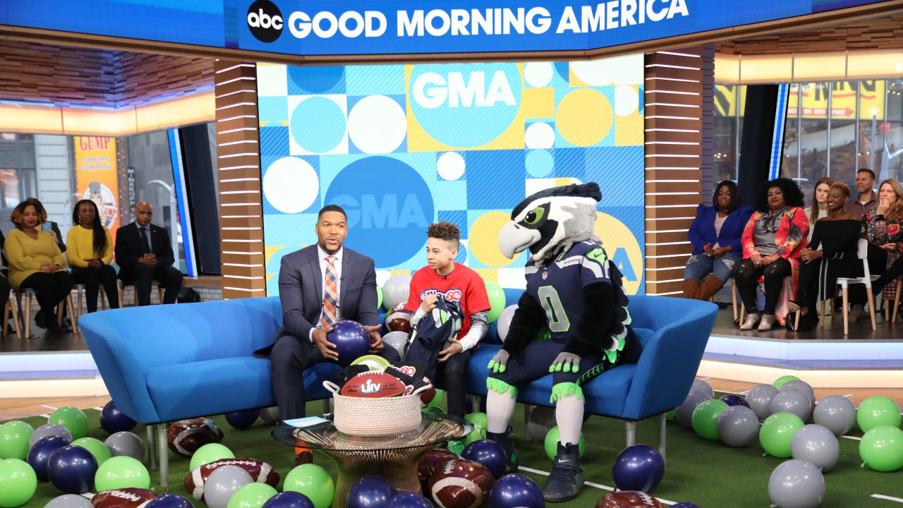 Blitz the Seahawk and Russell Wilson Surprise NFL Play 60 Super Kid On ...