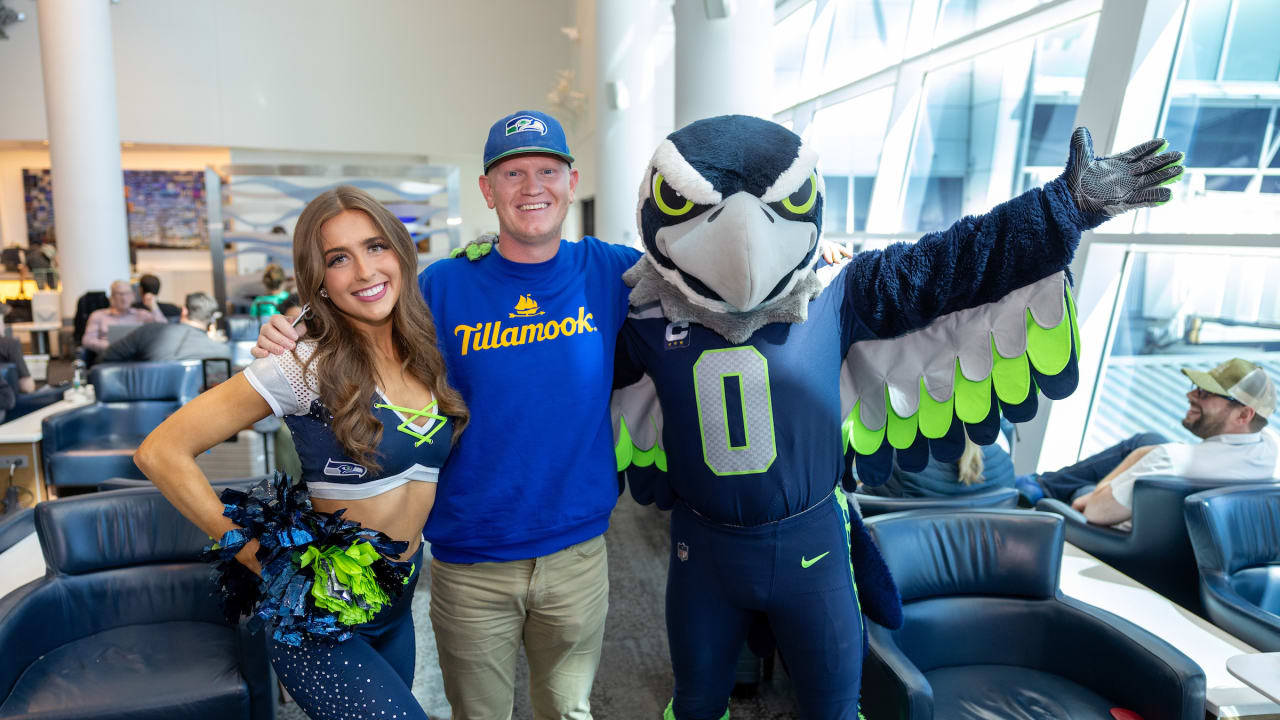 PHOTOS: Seahawks And Delta Air Lines Celebrate Blue Friday At Sea-Tac ...