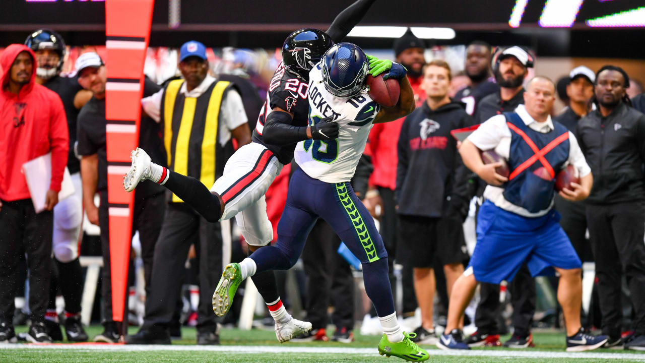 2019 Week 8: Wilson Connects With Lockett For One-Handed 20-Yard Catch