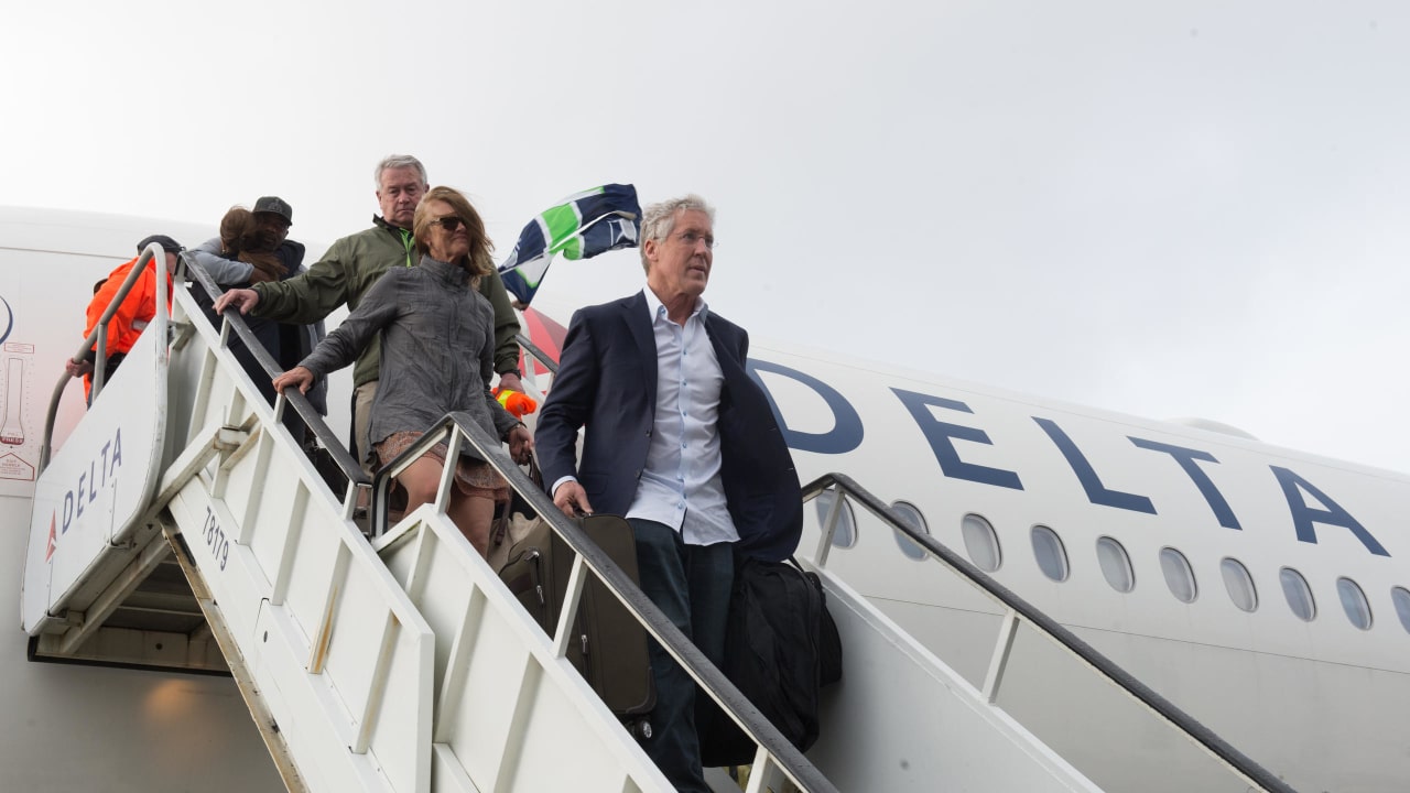 Photo Gallery - 12s welcome home Seahawks