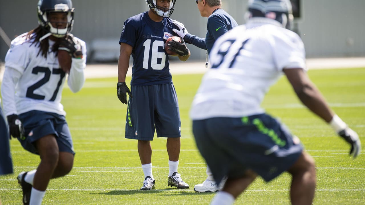 Tyler Lockett Credits His Mother For His Speed & Mental Toughness: "She ...