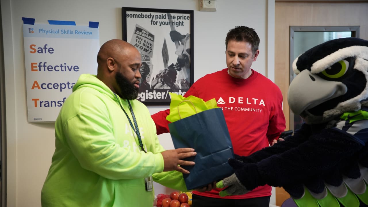 PHOTOS: Seahawks Celebrate Latest Delta Community Captain At YMCA ...