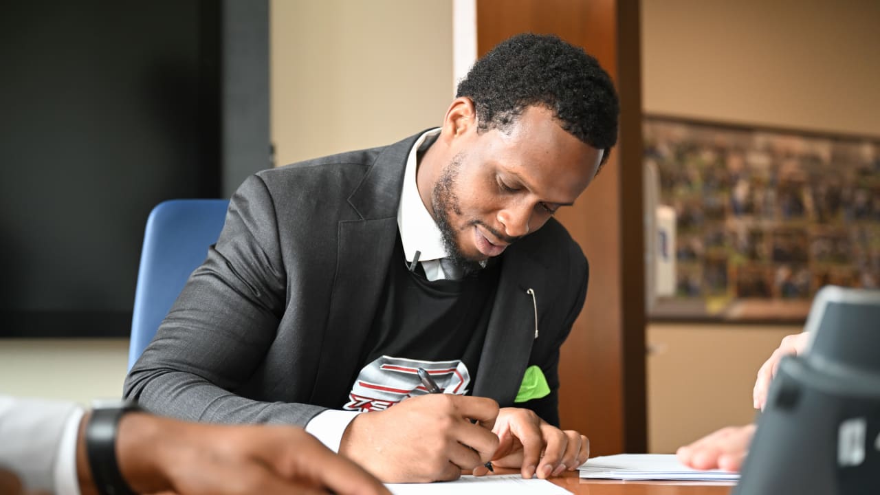 PHOTOS: Geno Smith Signs Contract Extension With The Seahawks