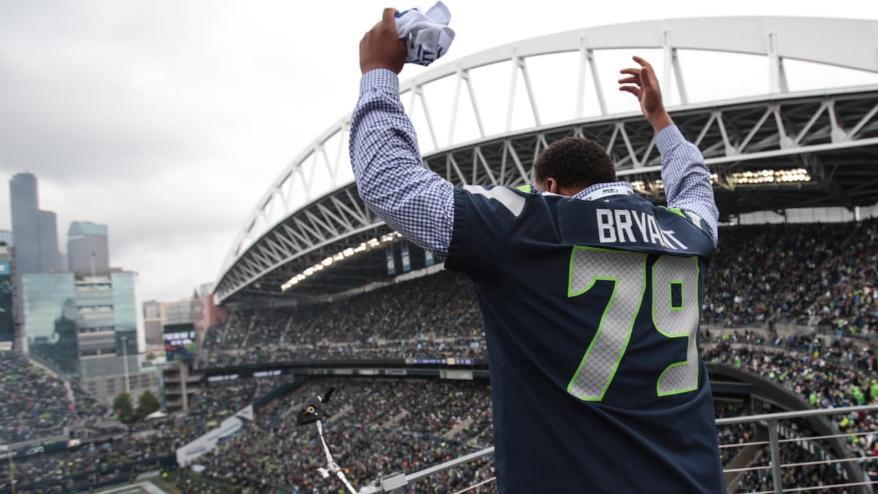 PHOTOS: 12 Flag Raiser Red Bryant