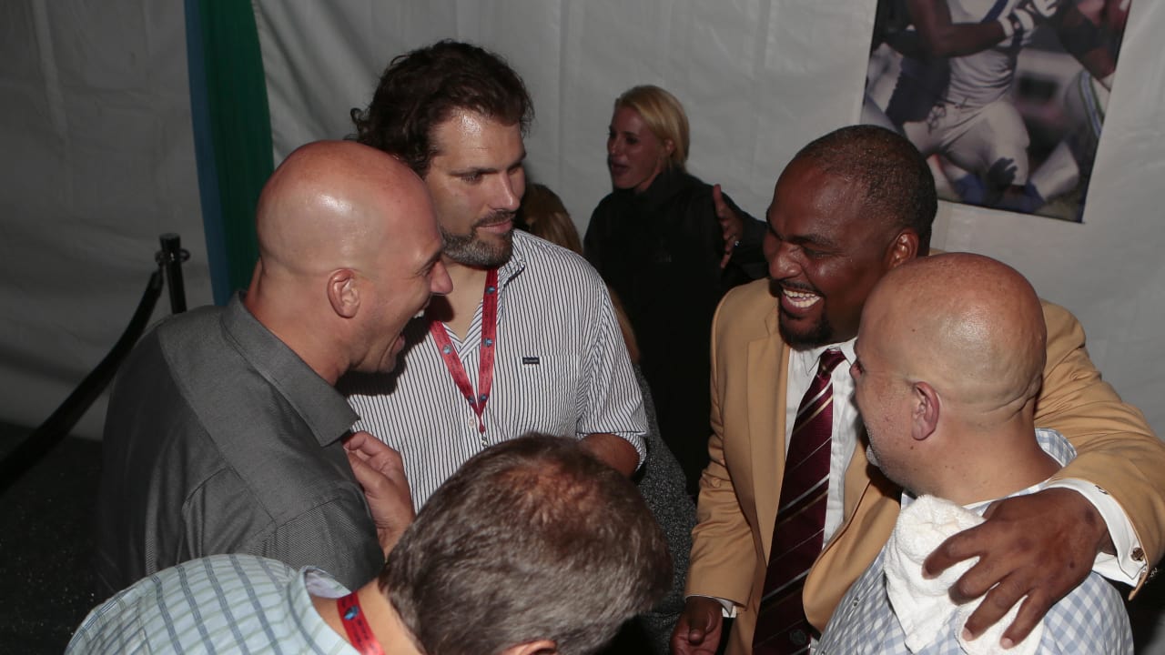 Photo Gallery - Hall of Famer Walter Jones celebrates induction