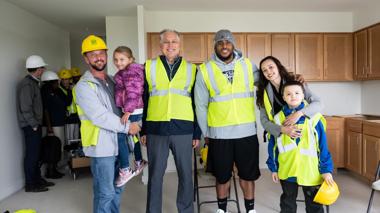 Seahawks Linebacker Bobby Wagner And Seahawks Vice Chair Bert Kolde ...
