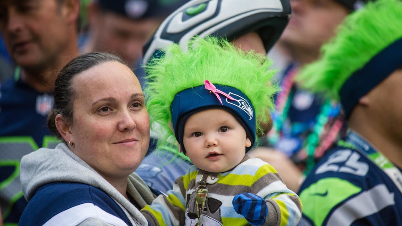 Photo Gallery - Seahawks vs Titans: 12th MAN