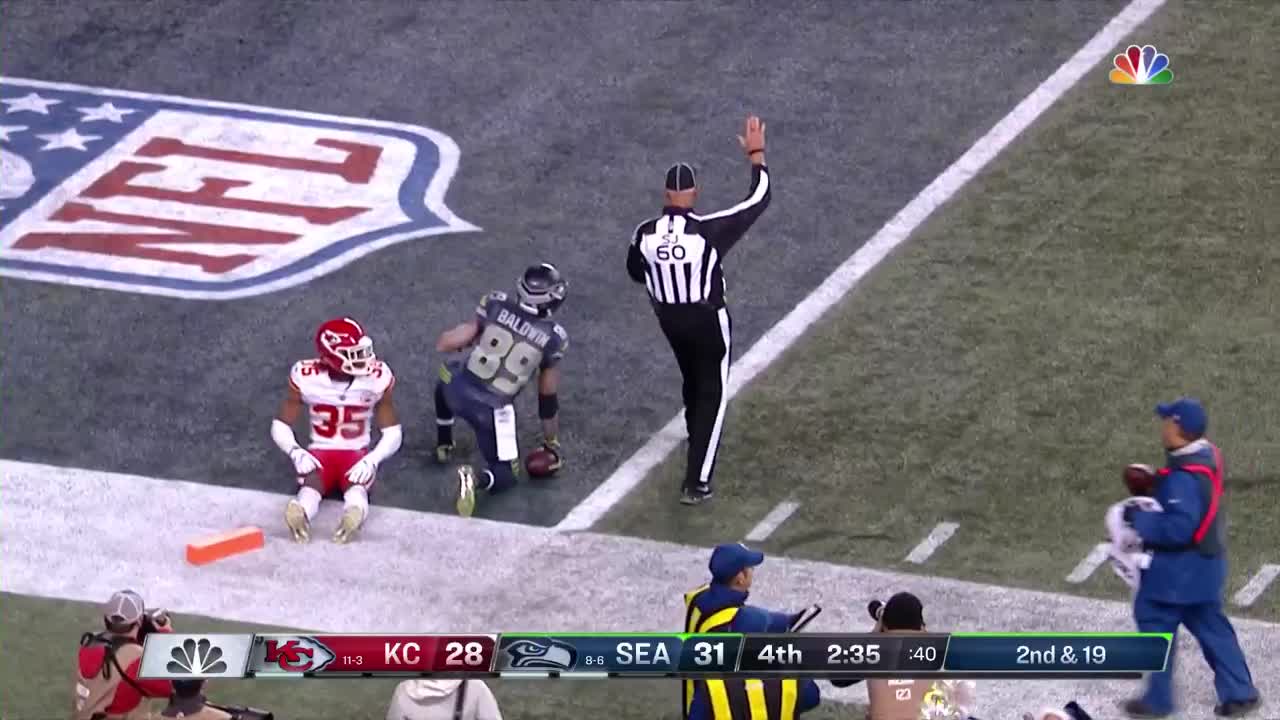 Doug Baldwin Taps Pass To Himself For 29-Yard Catch