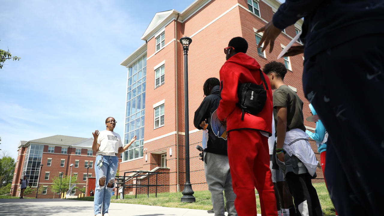 PHOTOS: Seahawks, WHOLE Mentoring & Microsoft Send Seattle Students On ...