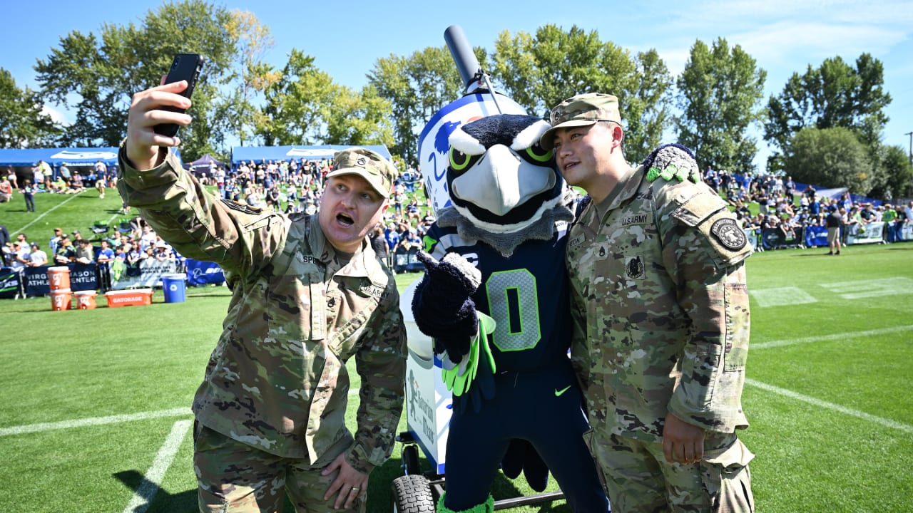 PHOTOS: Fans Support Seahawks On Day 11 Of Training Camp
