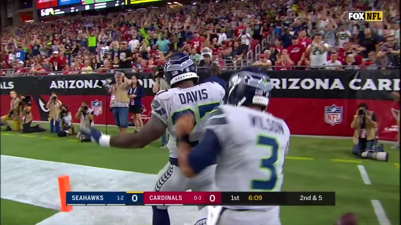 Mike Davis Runs For 20-Yard Touchdown With Lead Block From Russell Wilson