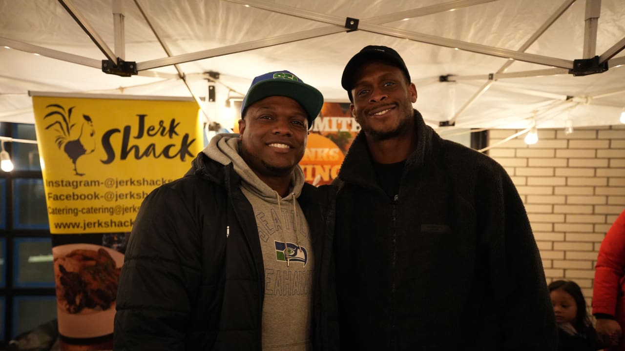 PHOTOS: Geno Smith Passes Out Turkeys To Help Families Prepare For ...