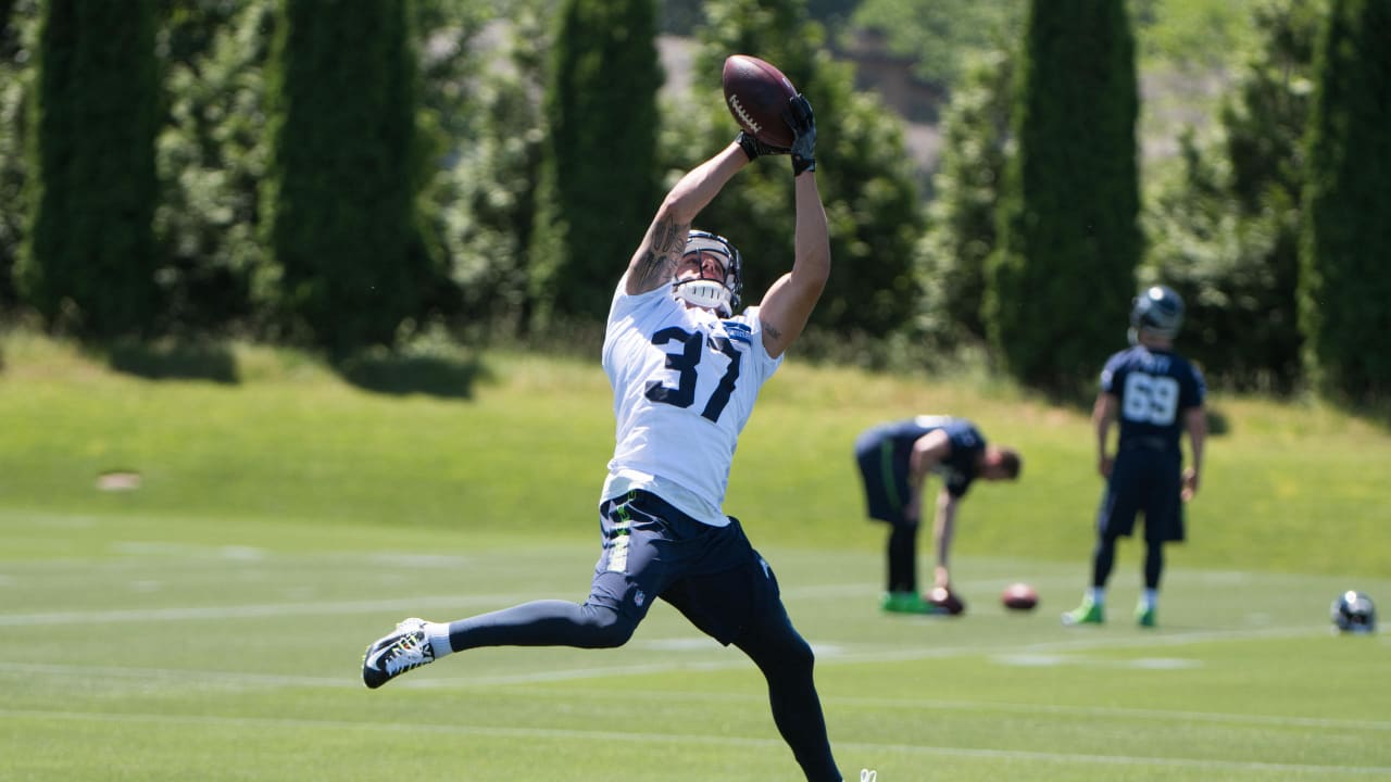 Seahawks Sign S Jordan Simone and DT Greg Milhouse