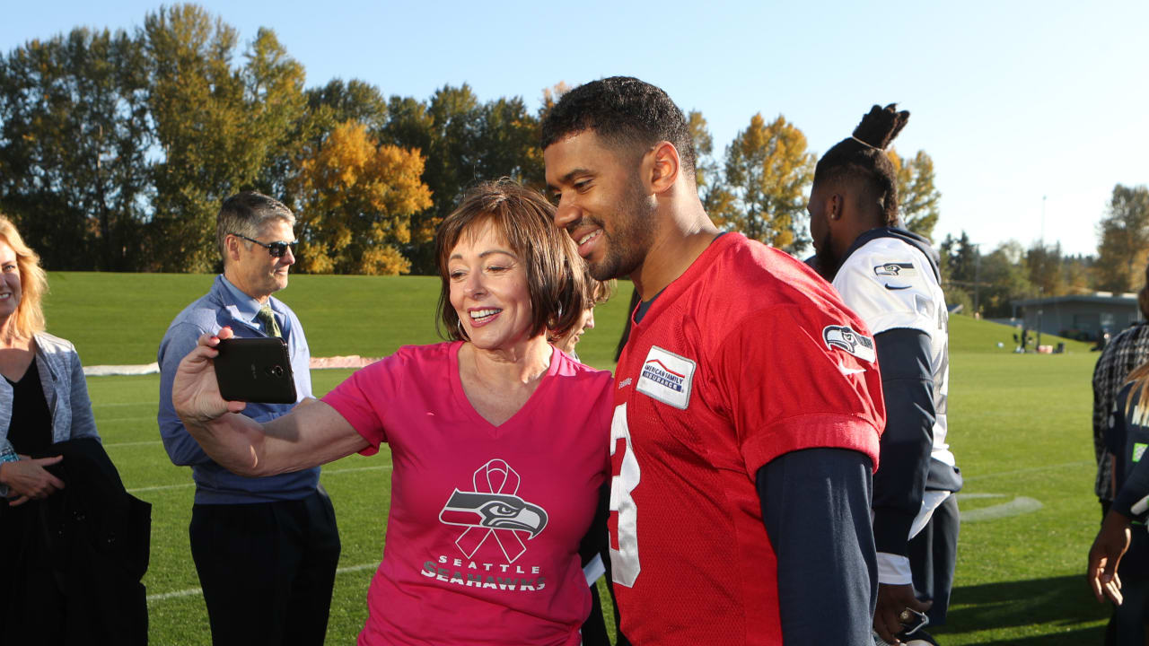 Seahawks Host Cancer Survivors At Practice