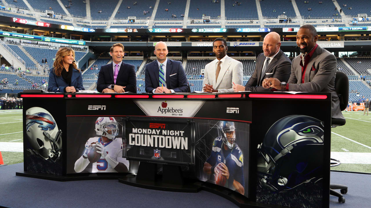 Matt Hasselbeck Returns to CenturyLink Field with ESPN’s Monday Night ...