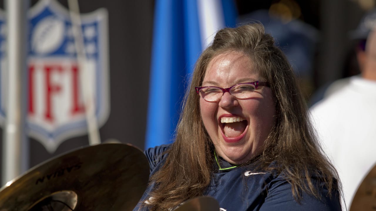 Photo Gallery - Seahawks 12 Tour invades Canada