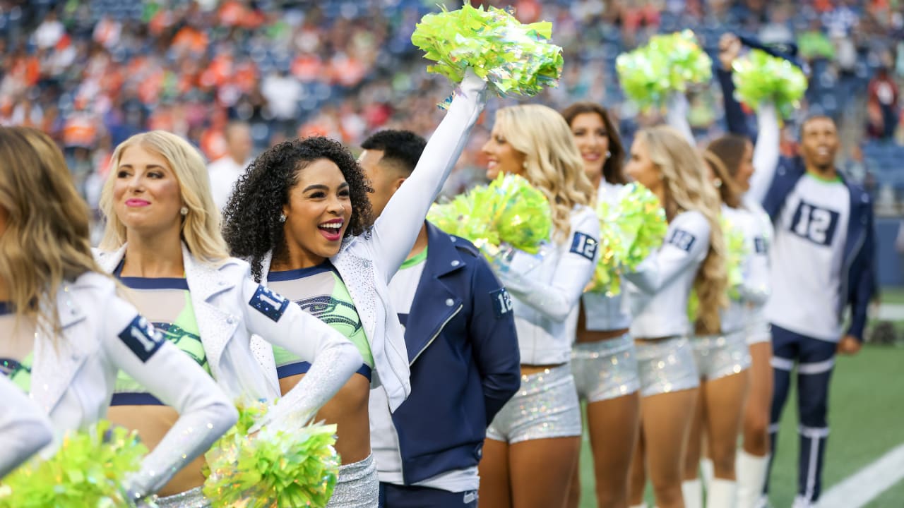PHOTOS: Seahawks Dancers Perform During Preseason Week 2