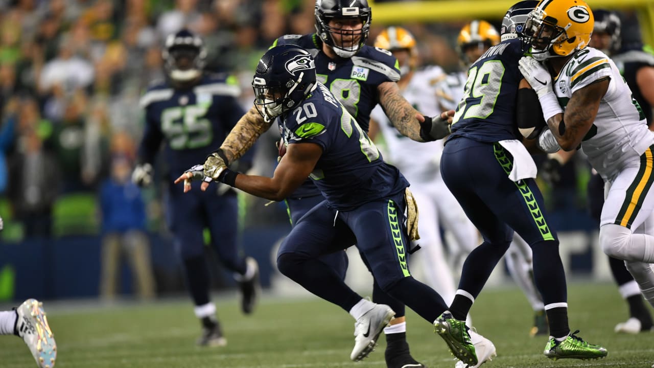 Rashaad Penny Breaks Tackles For 30-Yard Run