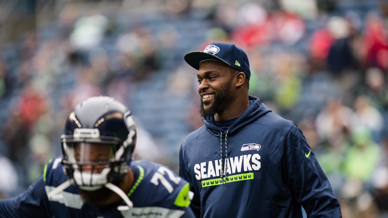 Thursday Round-Up: Seahawks Defensive End Cliff Avril Delivers Holiday ...