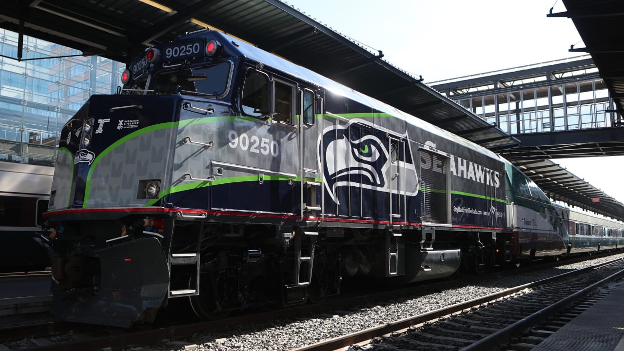 WSDOT Unveils Seahawks-Themed Train