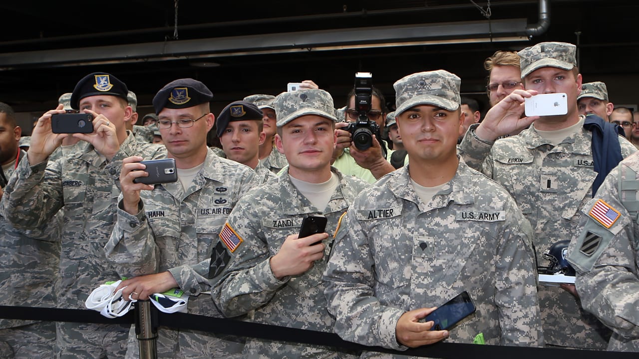 Photo Gallery - Honoring Air Force's 446th Airlift Wing