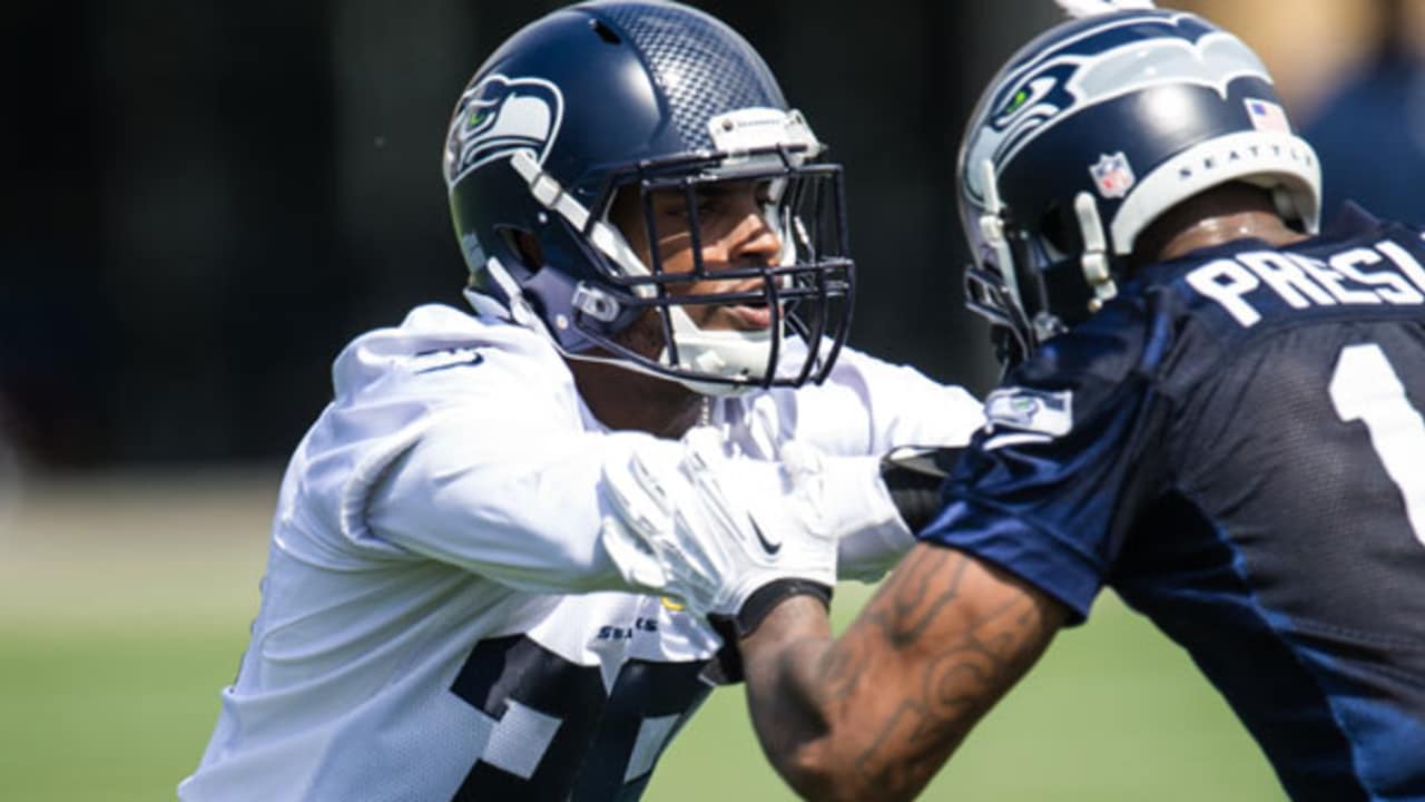 LB Eric Pinkins added to 53-man roster