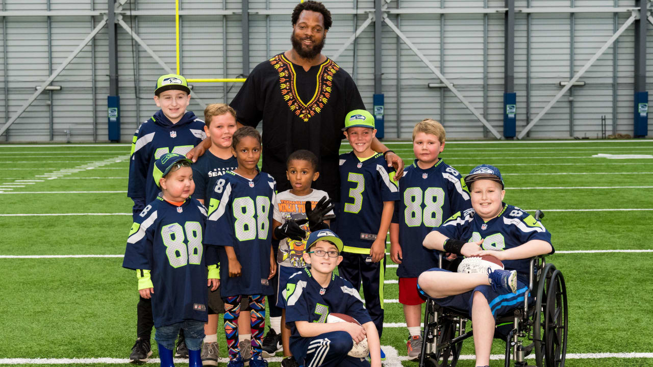 Friday Round-Up: Seahawks Grant Wishes For Seven Kids At VMAC