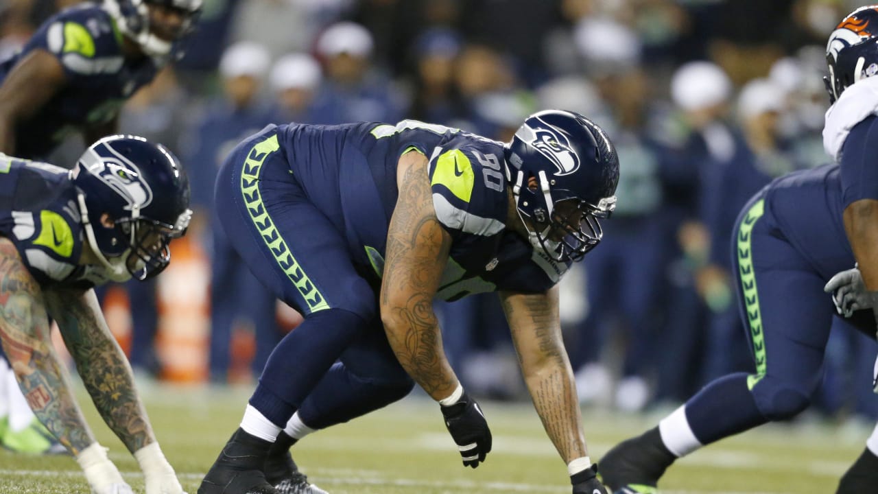 Jesse Williams Returns To The Field In Seahawks Preseason Opener