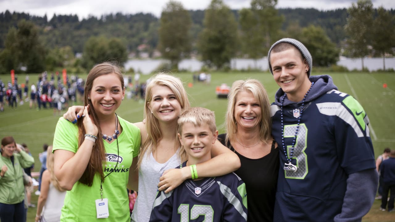 Photo Gallery - Seahawks Family BBQ
