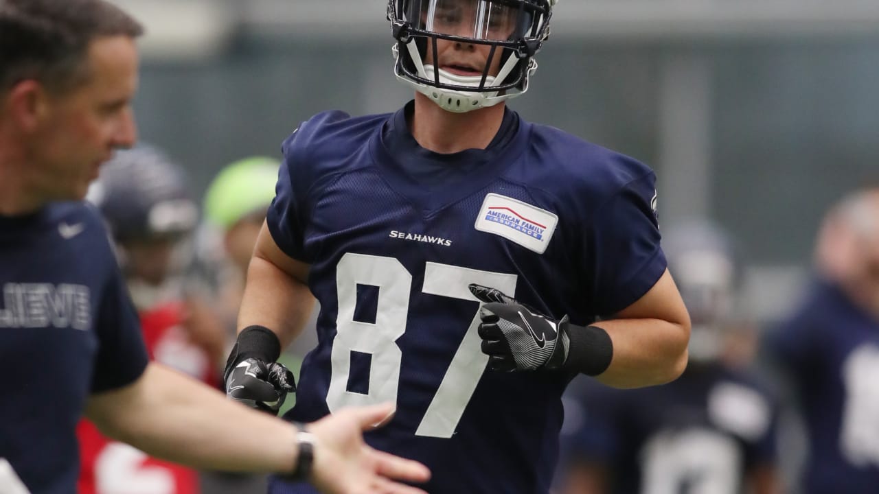 Seahawks Sign TE Steve Donatell, Waive TE Bryce Williams